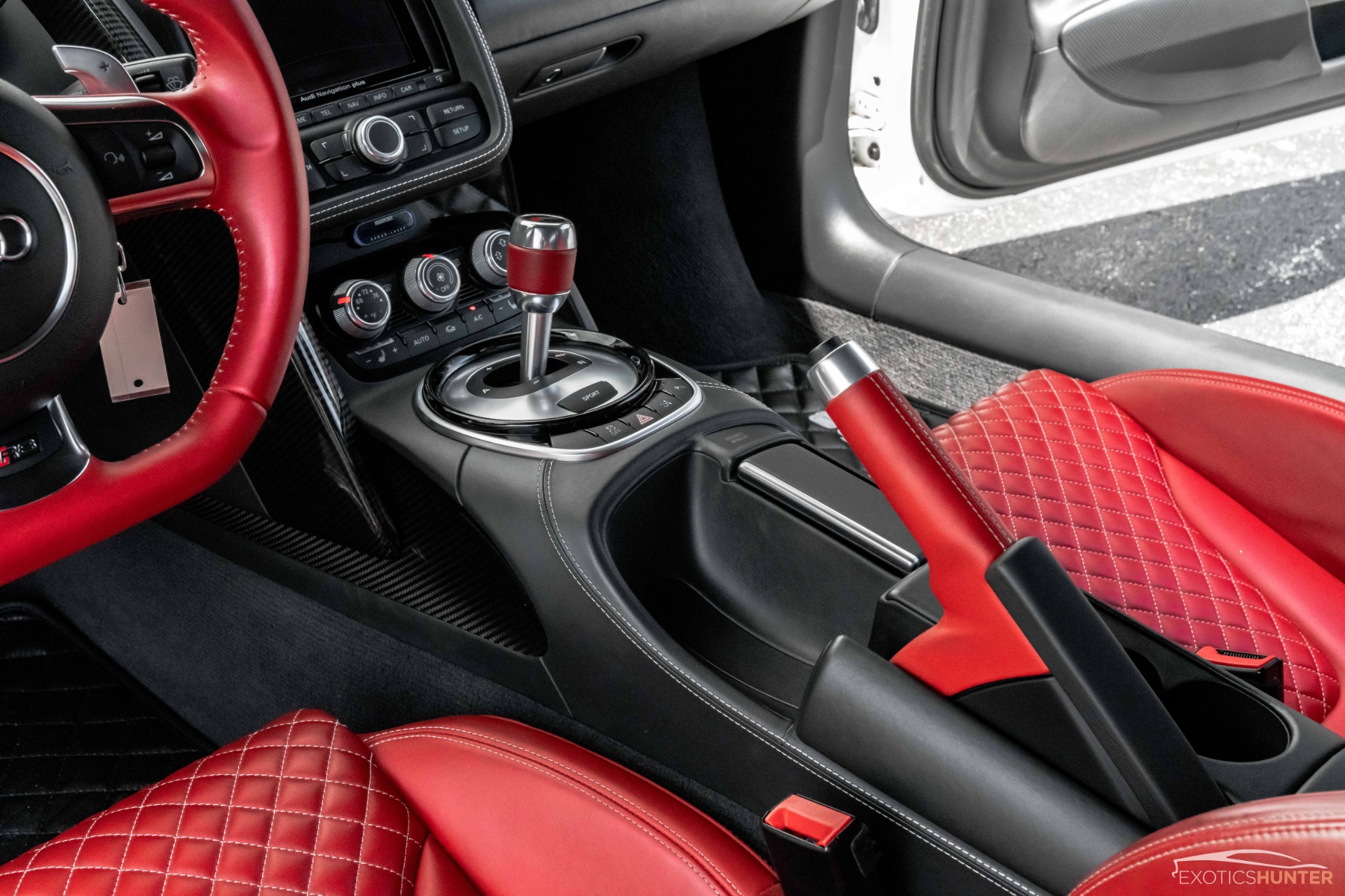 Audi R8 Interior White