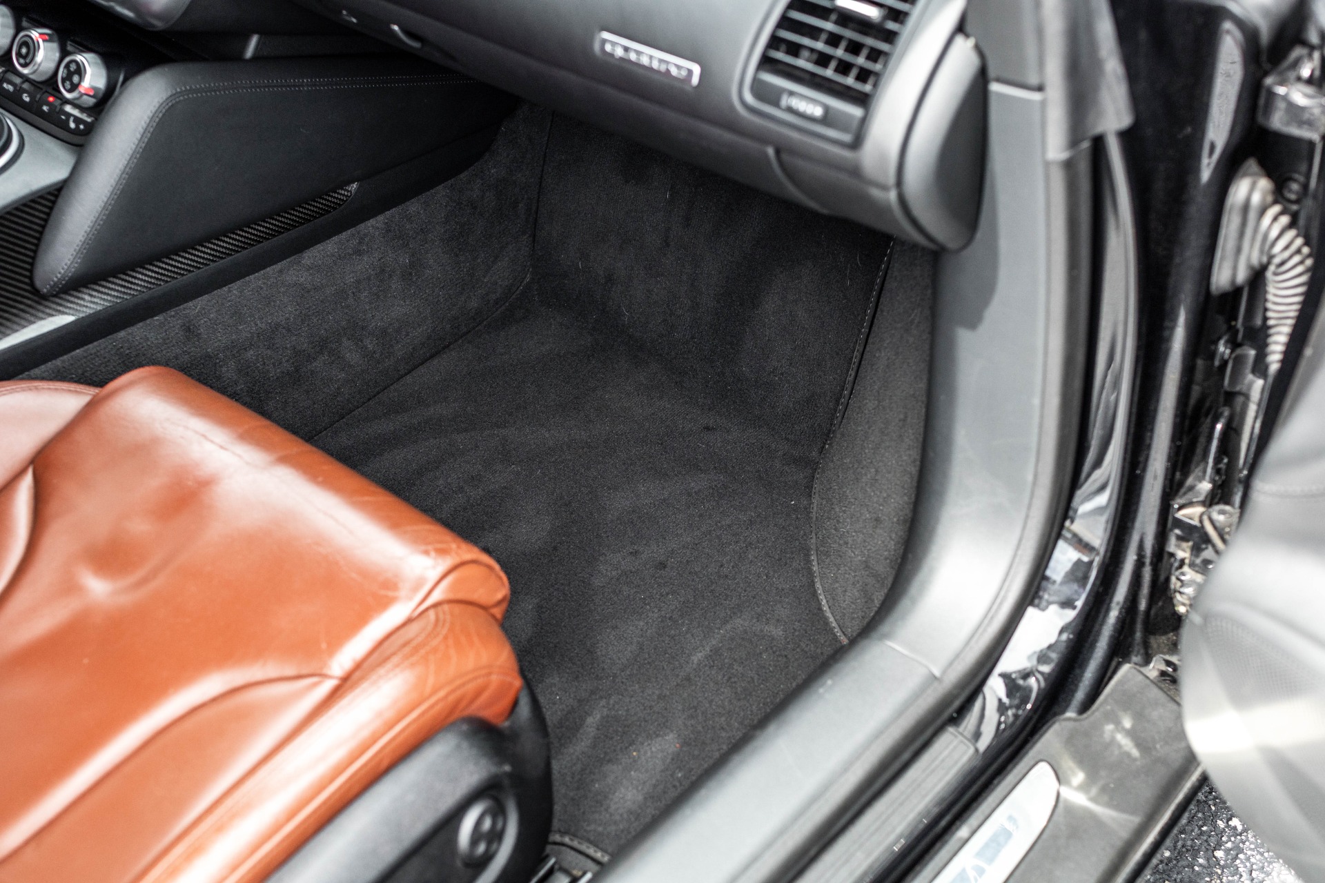 Audi R8 2009 Interior