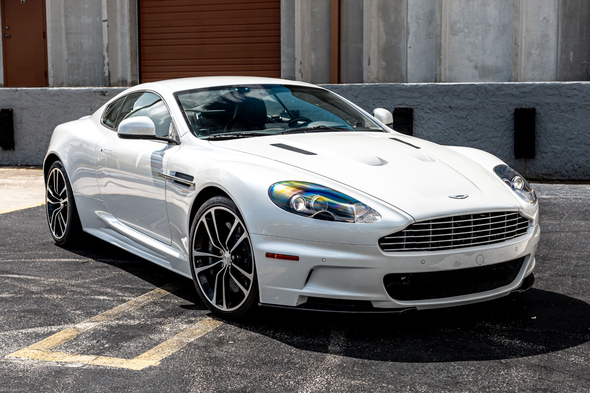 Aston Martin Dbs White