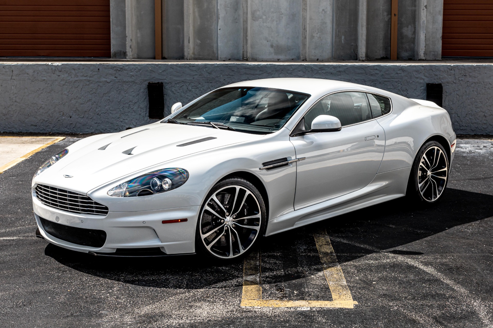 Aston Martin Dbs White