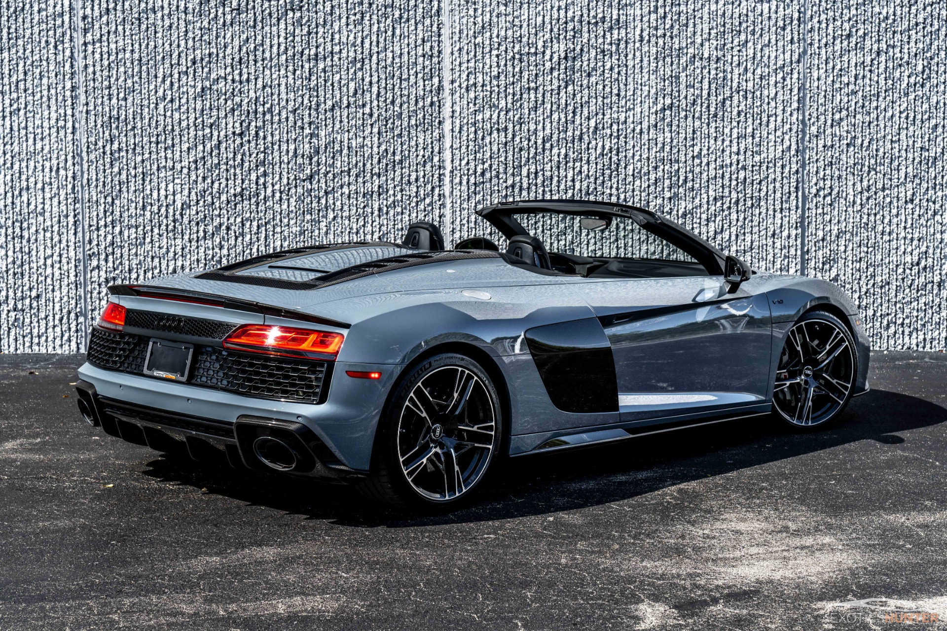 Audi R8 Spyder Grey