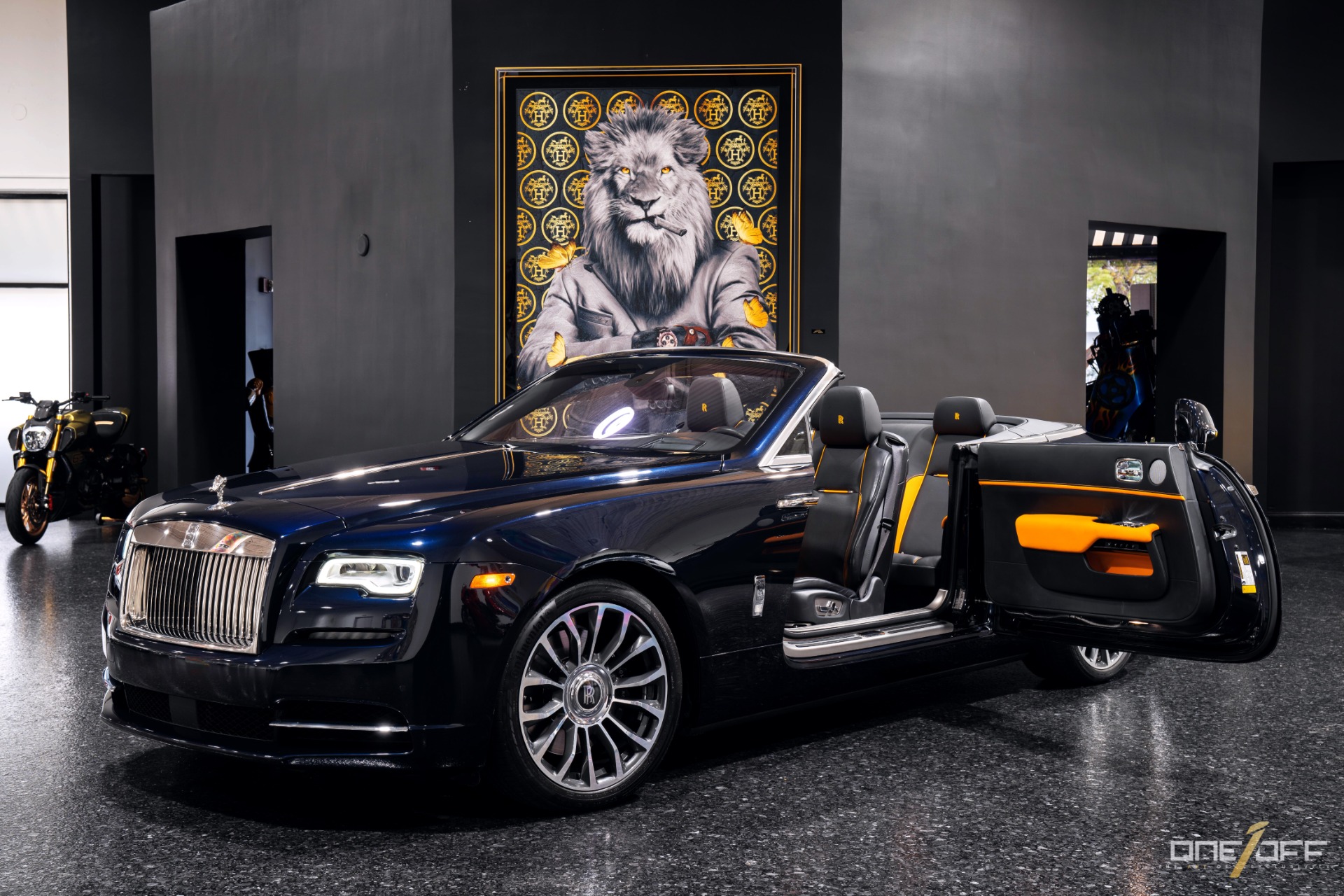 Used 2018 Rolls-Royce Dawn w/ Mandarin/Black Interior For Sale ...