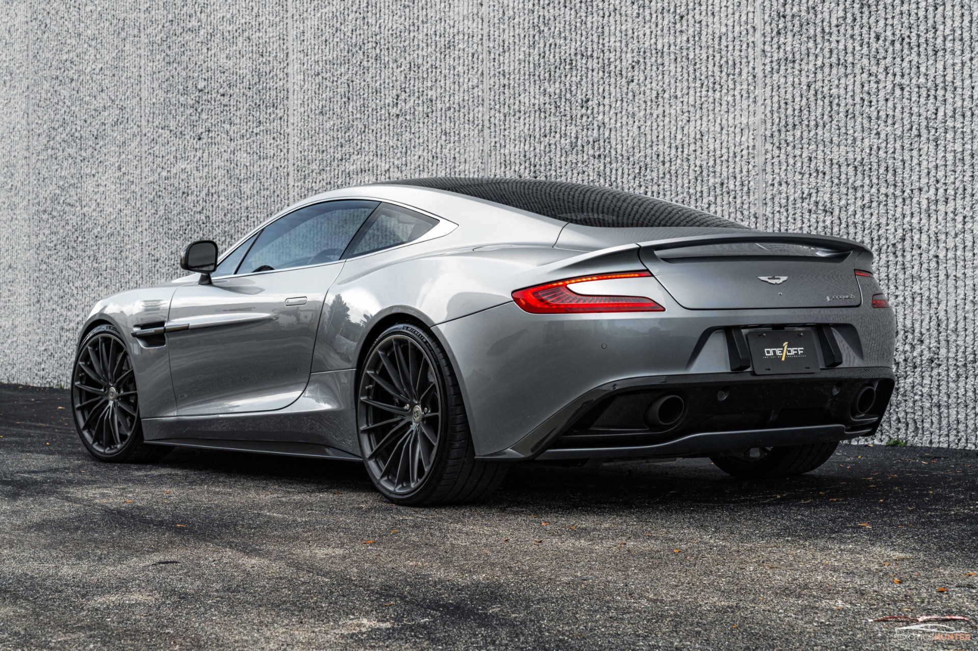 Aston Martin Vanquish Grey