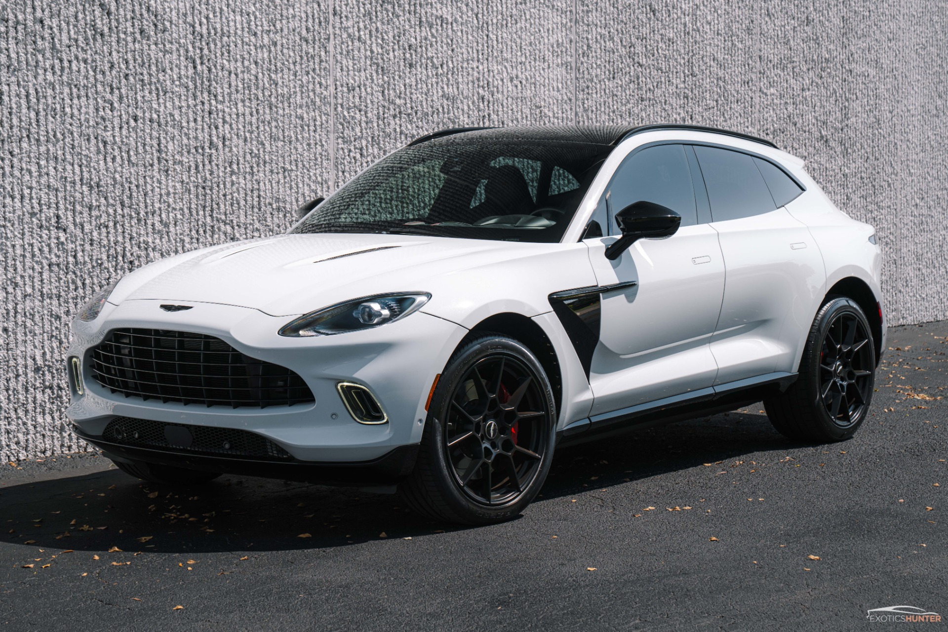 Used 2021 Aston Martin DBX $225K MSRP in AML Special Paint + Black Pack ...