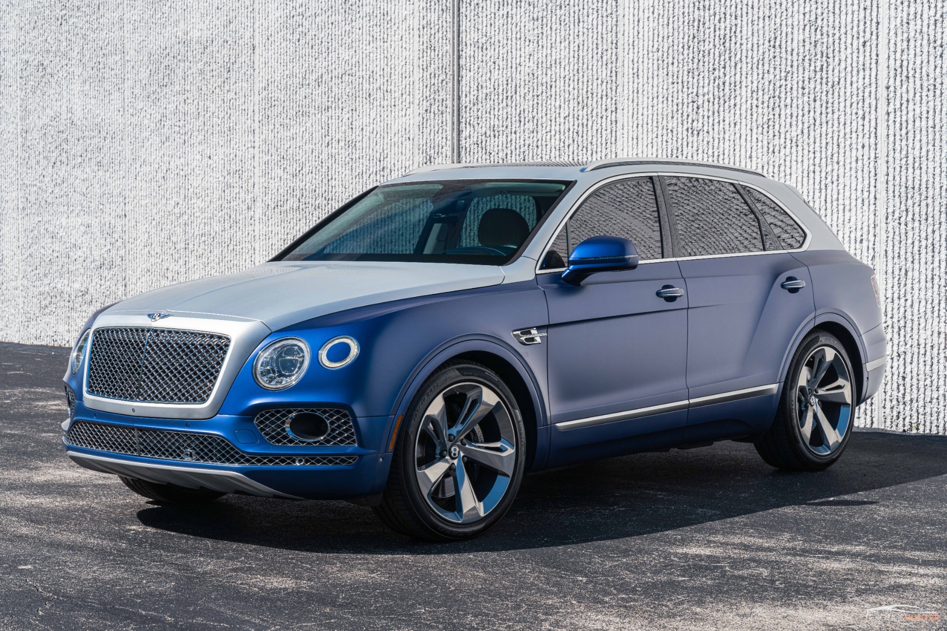 Used 2018 Bentley Bentayga w/ a $310K MSRP, Mulliner, Two-Tone Paint ...