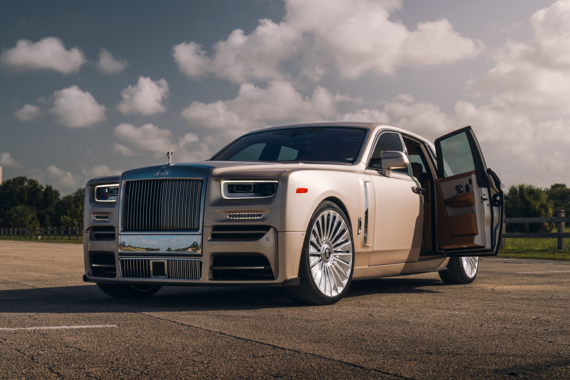 Used 2019 Rolls-Royce Phantom $525,600 MSRP White Sands Paint w ...